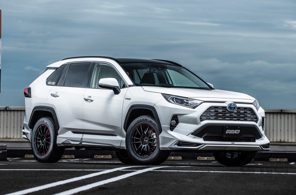 【RAV4カスタム特集】「Gram Lights」スポーツ系ホイールで 新たな魅力を引き出す[RAYS] | ドライバーWeb｜クルマ好きの“知りたい”がここに