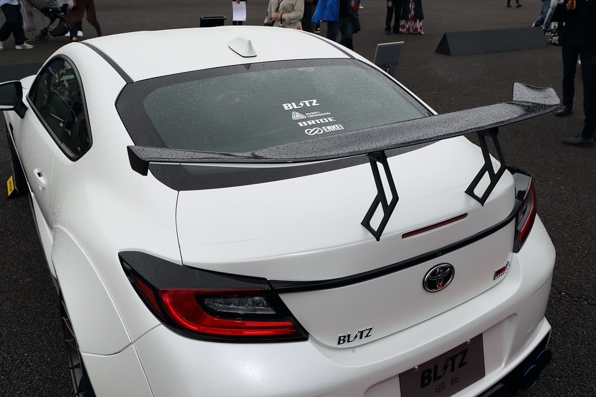 【新型GR86カスタムカー】BLITZ GR86 コンセプトは大胆エアロと大型リヤウイングを装着 | ドライバーWeb｜クルマ好きの“知りたい ...