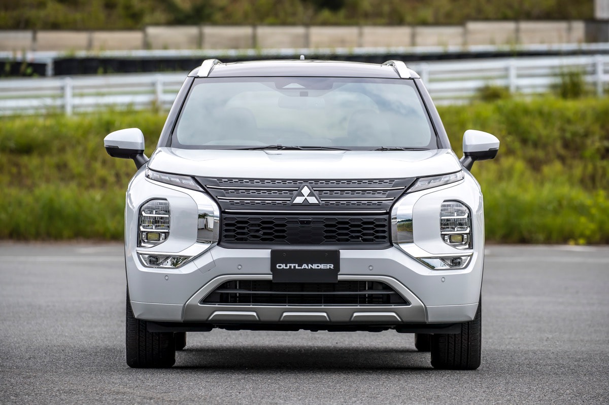 他メーカーからの乗り替えも多い!? 月販目標の約7倍を受注…三菱新型アウトランダーPHEVが12月15日に発売 | ドライバーWeb｜クルマ好きの“知りたい”がここに