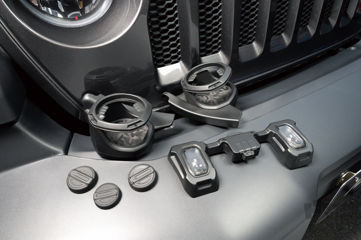 Jeepにマッチする、機能とデザインを追求したプレミアムアクセサリー「AZUTO」｜星光産業｜ | ドライバーWeb｜クルマ好きの“知りたい”がここに