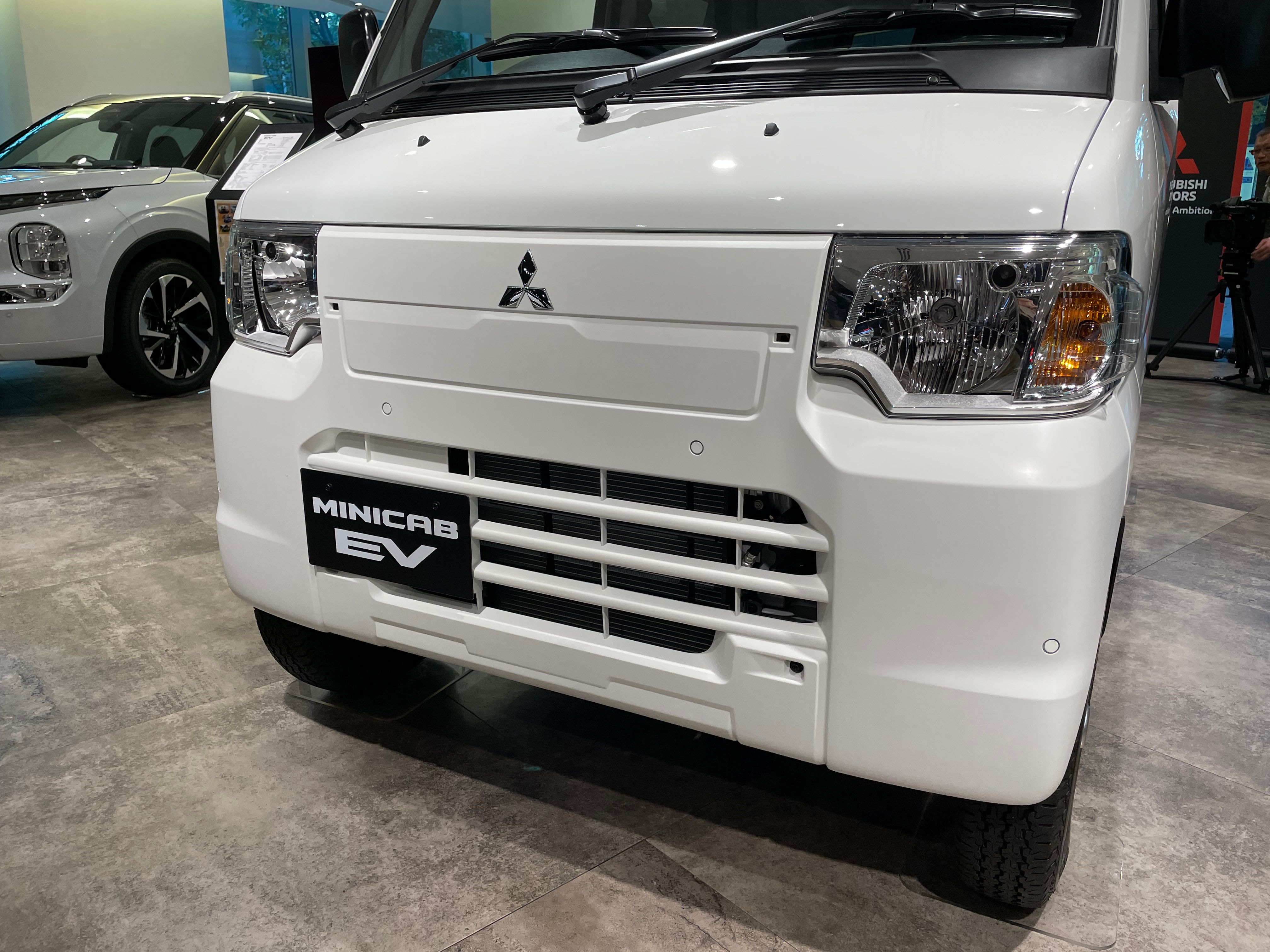 三菱自動車、新型バッテリーEVを発表！軽商用「ミニキャブEV」は航続距離180kmを実現 | ドライバーWeb｜クルマ好きの“知りたい”がここに