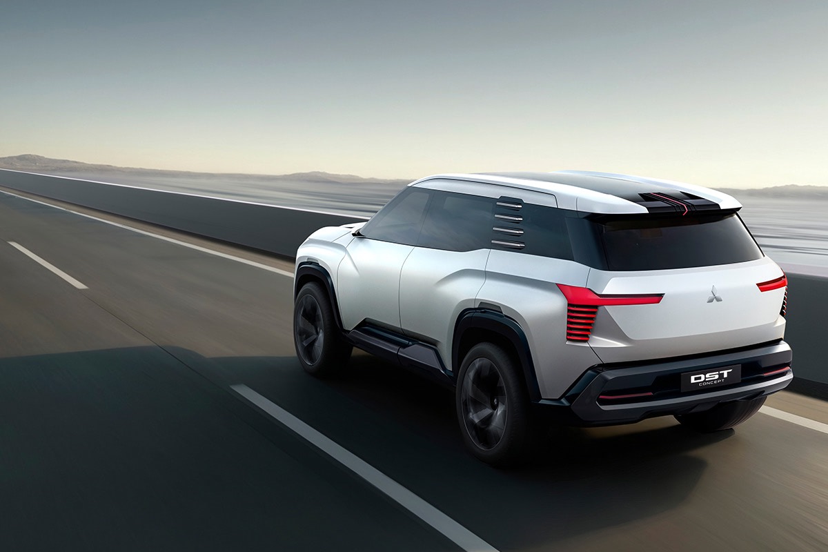 イケイケ三菱の3列SUV！「DSTコンセプト」とは何モノか？ | ドライバーWeb｜クルマ好きの“知りたい”がここに