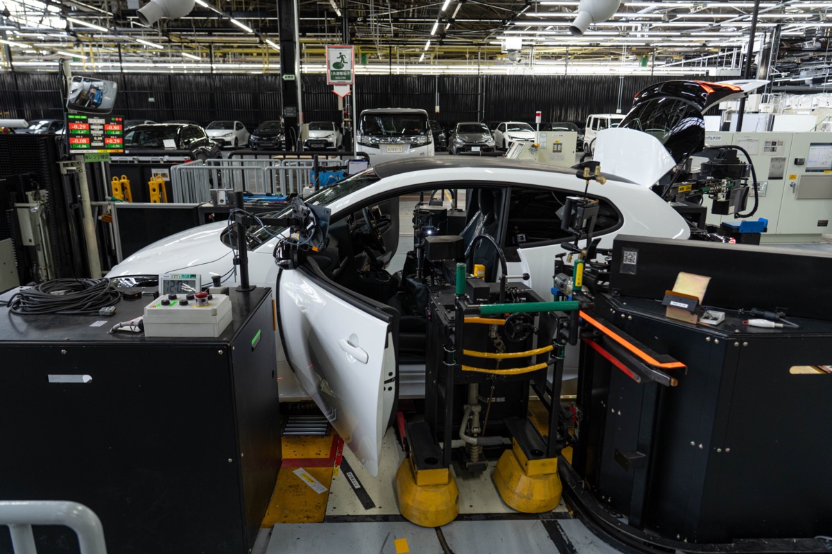 【オーナー限定特別体験】GRファクトリー見学が始動。“走りへのこだわり”を間近で感じられる | ドライバーWeb｜クルマ好きの“知りたい”がここに