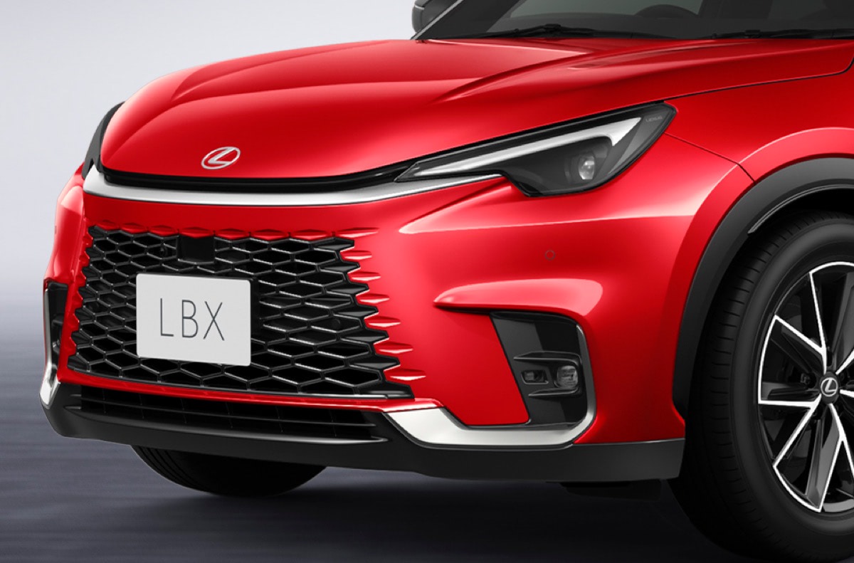 レクサスLBX「弱点をつぶす」一部改良！新グレードも追加 | ドライバーWeb｜クルマ好きの“知りたい”がここに