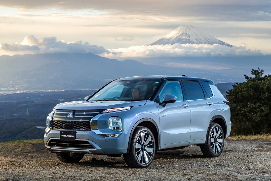 アウトランダーPHEVが2024年度のPHEVカテゴリー国内販売台数No.1を獲得！ | ドライバーWeb｜クルマ好きの“知りたい”がここに